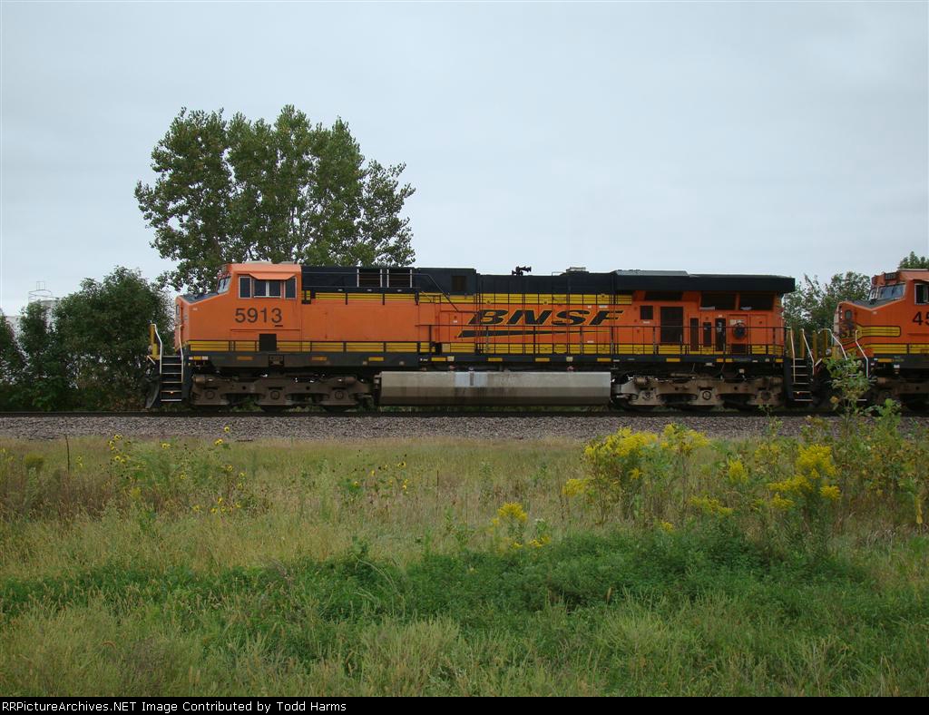 BNSF 5913